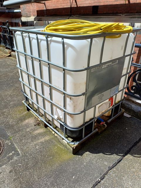Reconditioned 1000ltr IBC container with tap fitting - FREE | Enviromate