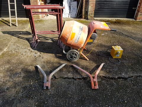 Cement mixer, transformer and 4 extendable stands | Enviromate